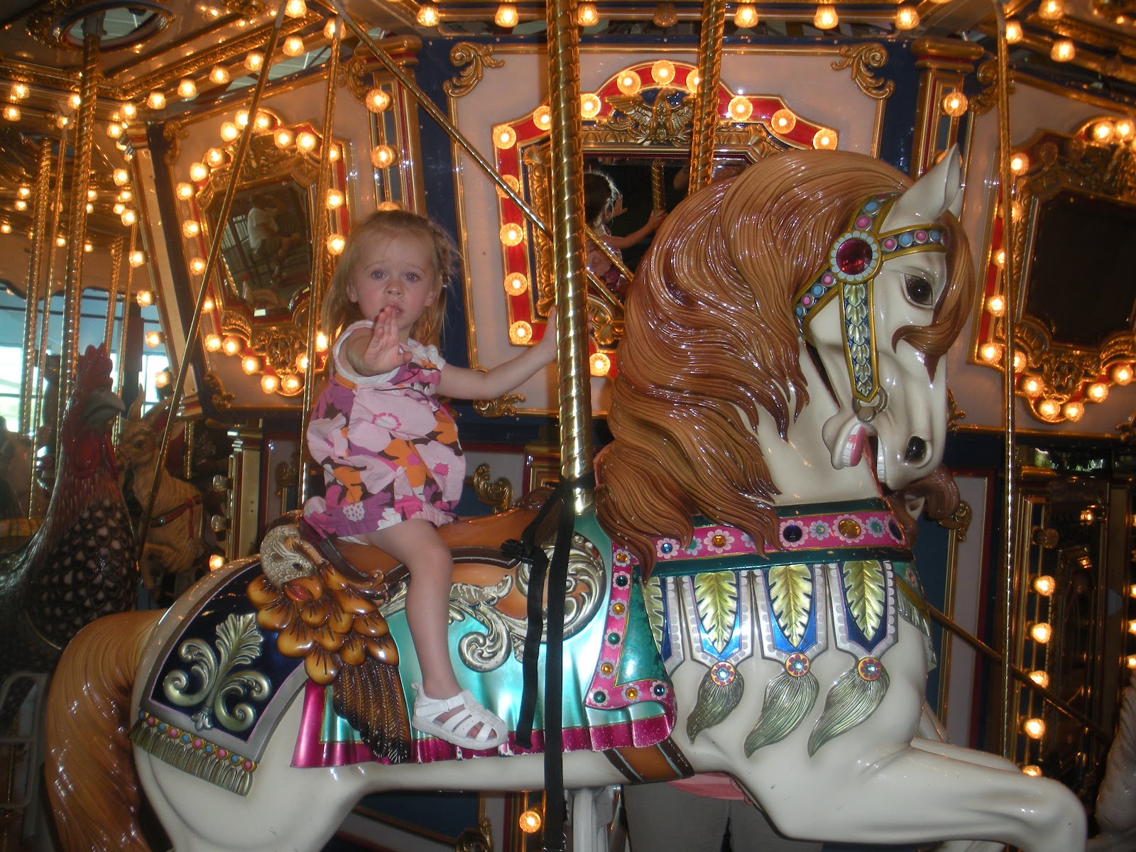 Nestlers Precious Moments: Hollywood Connection